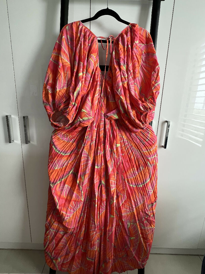 WISI-Oi Resell Fashion App | Sell & Buy New & Preloved Fashion